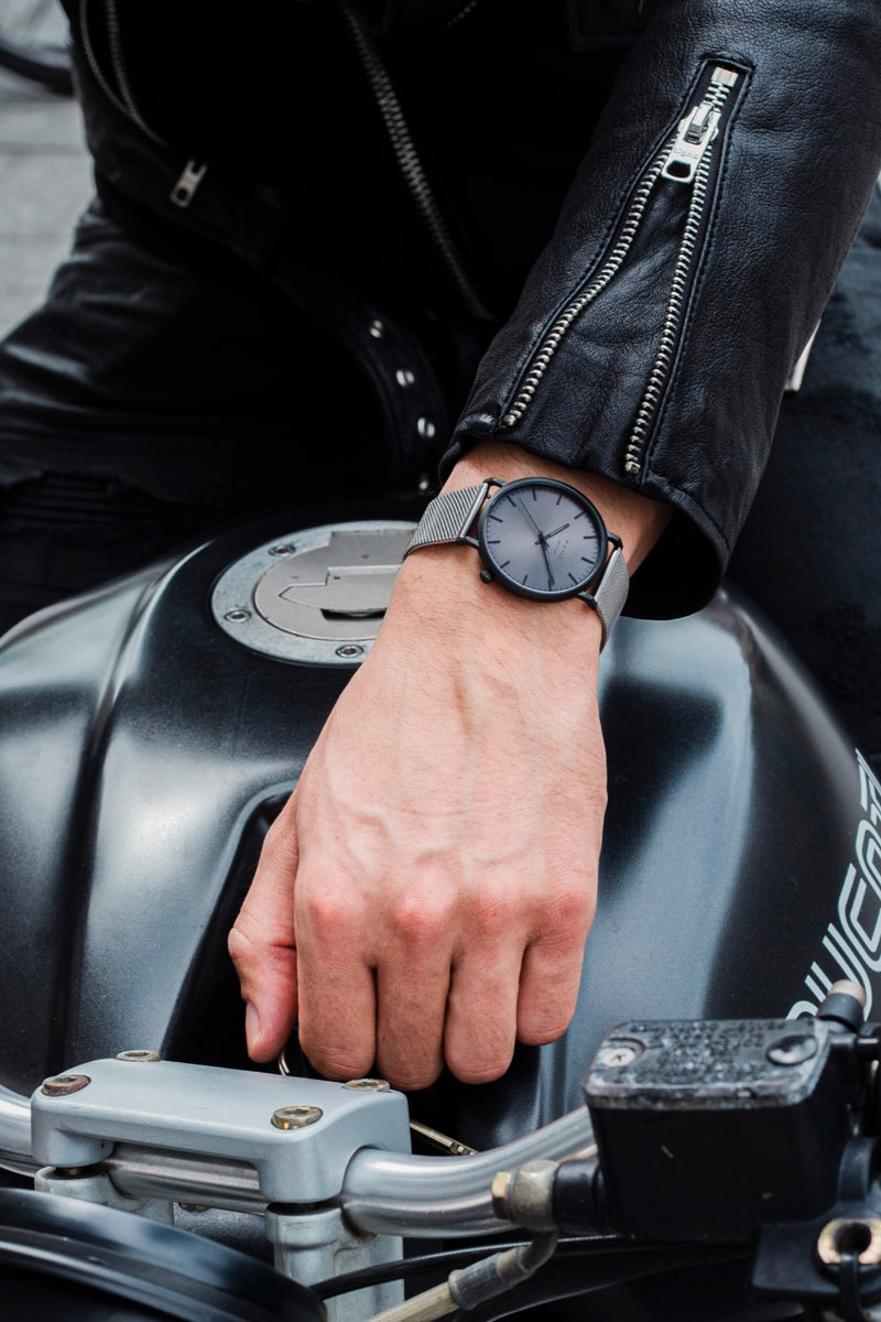 Minimalist Mens Watches by KANE® - Black Out Silver Mesh™ – KANE Watches